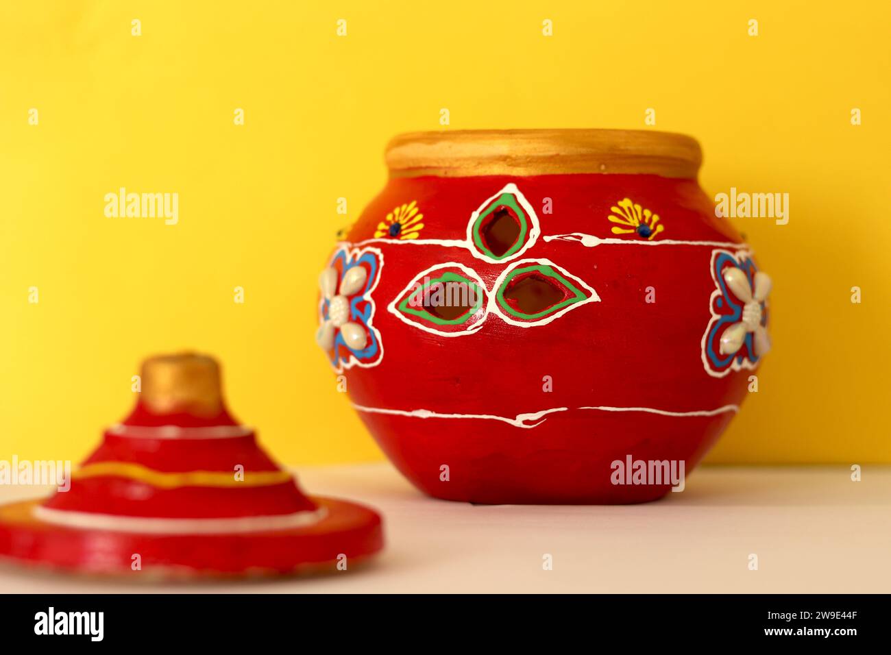 Indian clay pots hi-res stock photography and images - Alamy