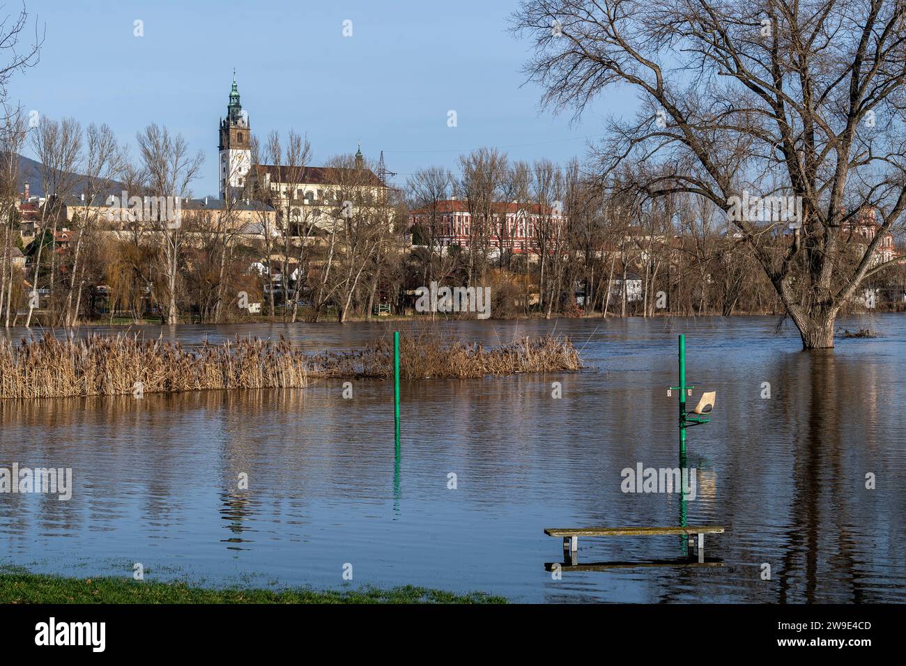 Mlekojedy, Czech Republic. 27th Dec, 2023. The flooded Labe river in ...