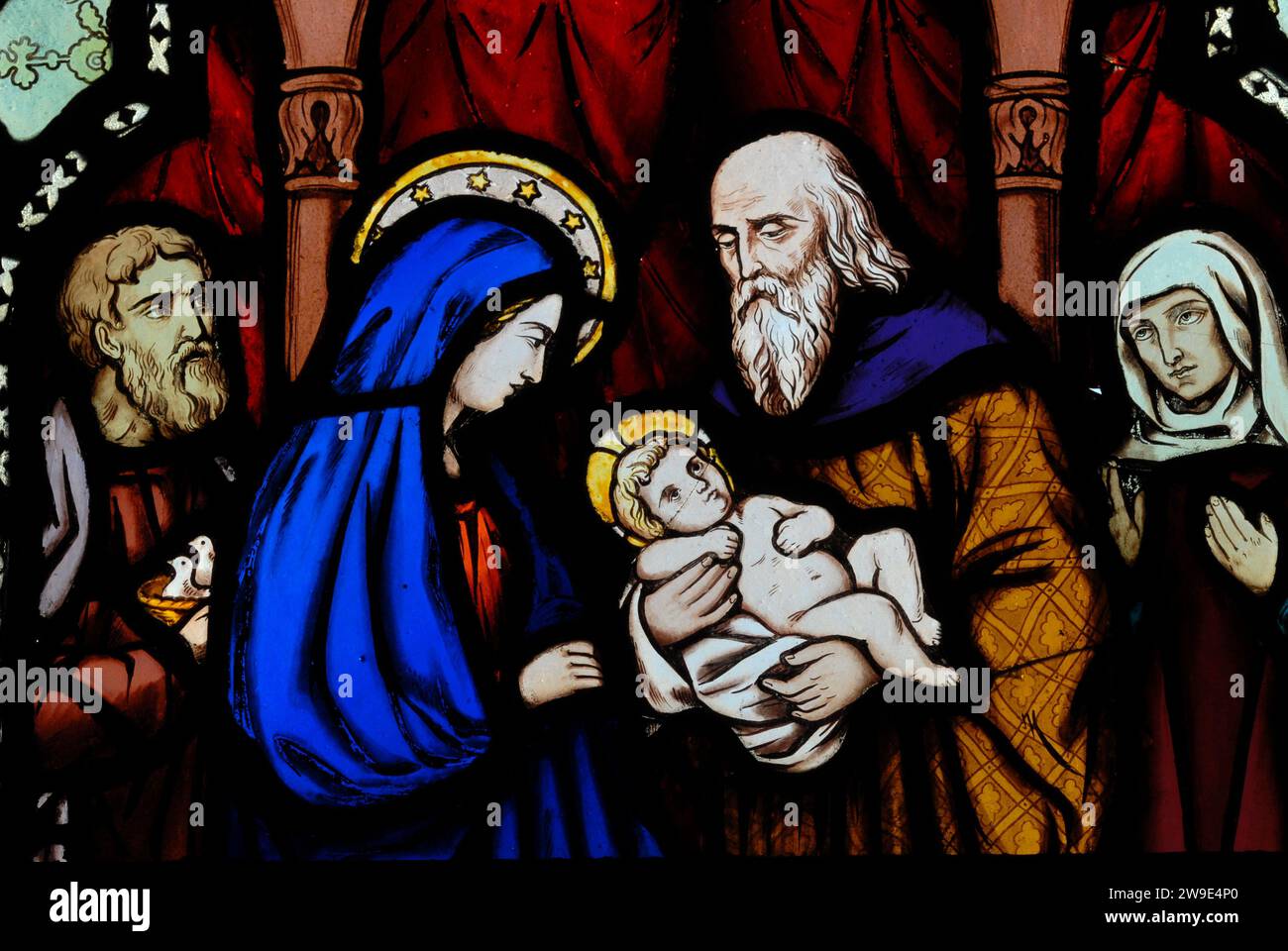 Church window mary jesus hi-res stock photography and images - Alamy