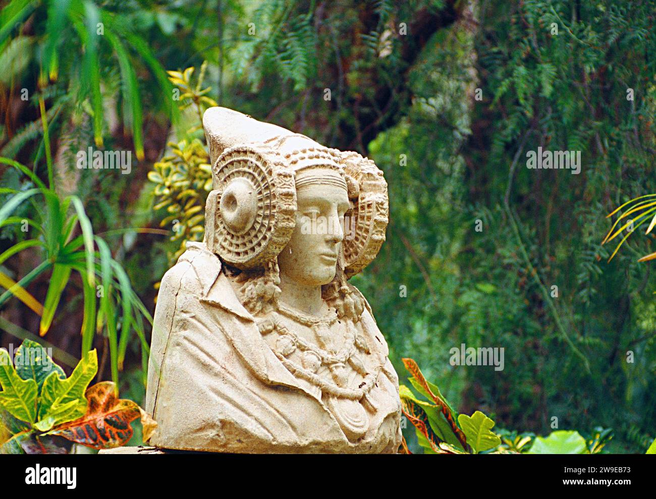 Escultura de elche hi-res stock photography and images - Alamy