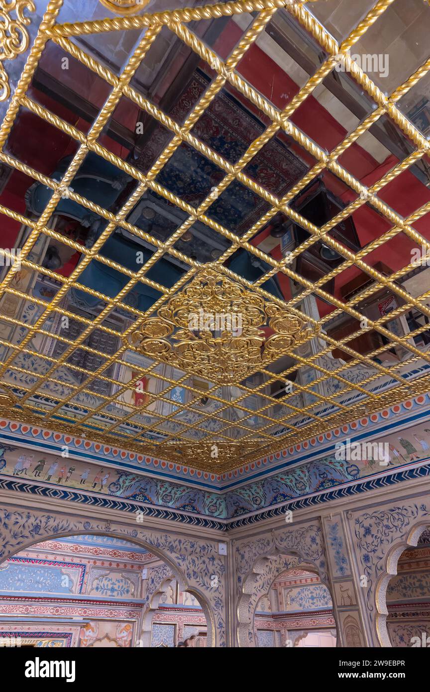 False ceiling hi-res stock photography and images - Alamy