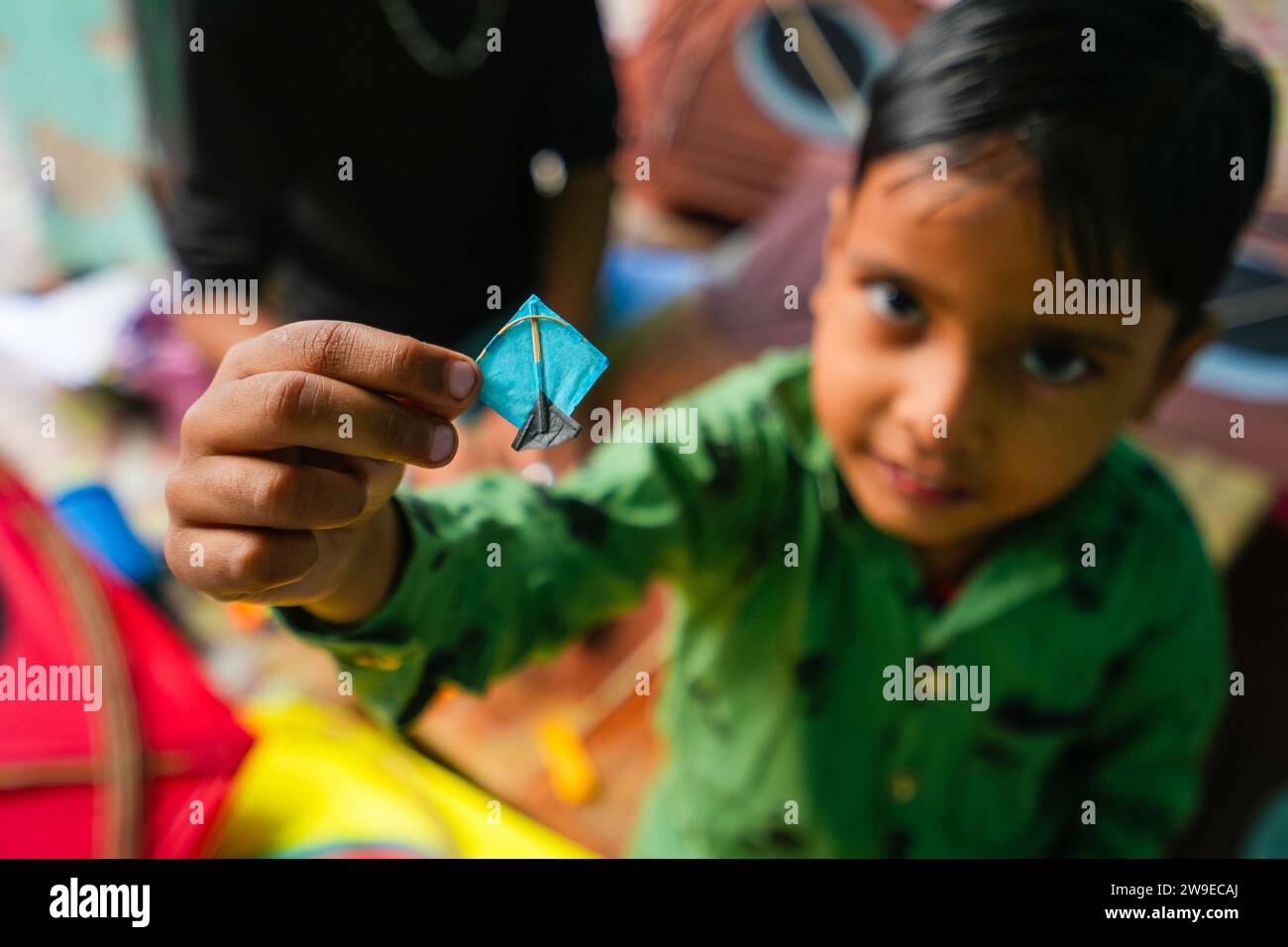 Ahmedabad, Gujarat, India. 27th Dec, 2023. Kite makers in Gujarat are ...