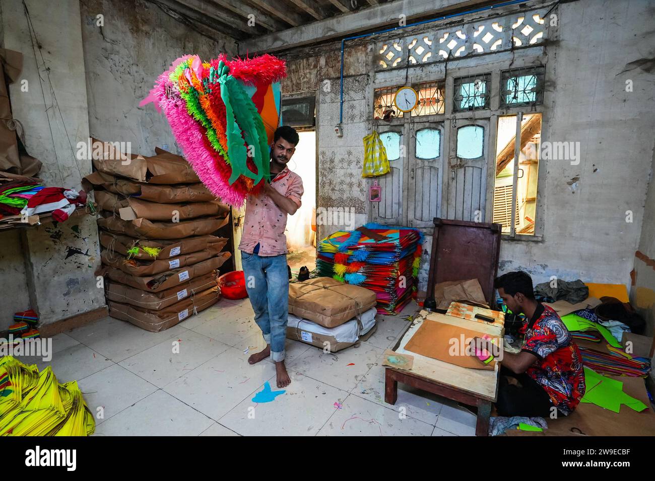 Ahmedabad, Gujarat, India. 27th Dec, 2023. Kite makers in Gujarat are ...