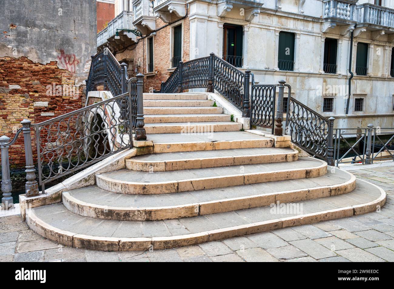 Bridge over canal venetian architecture hi-res stock photography and ...