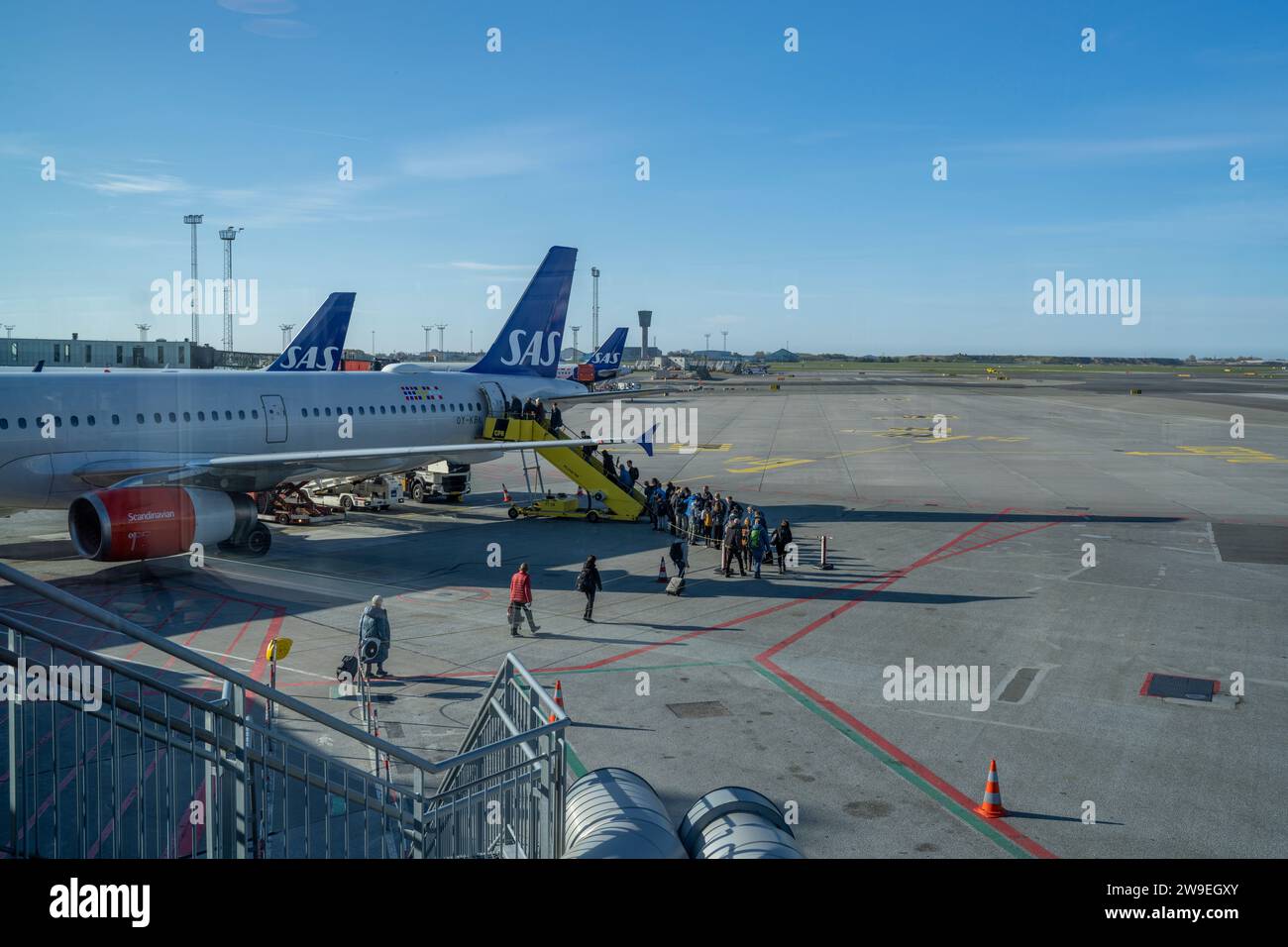 People boarding a SAS commuter airplane for an flight to Holiday ...