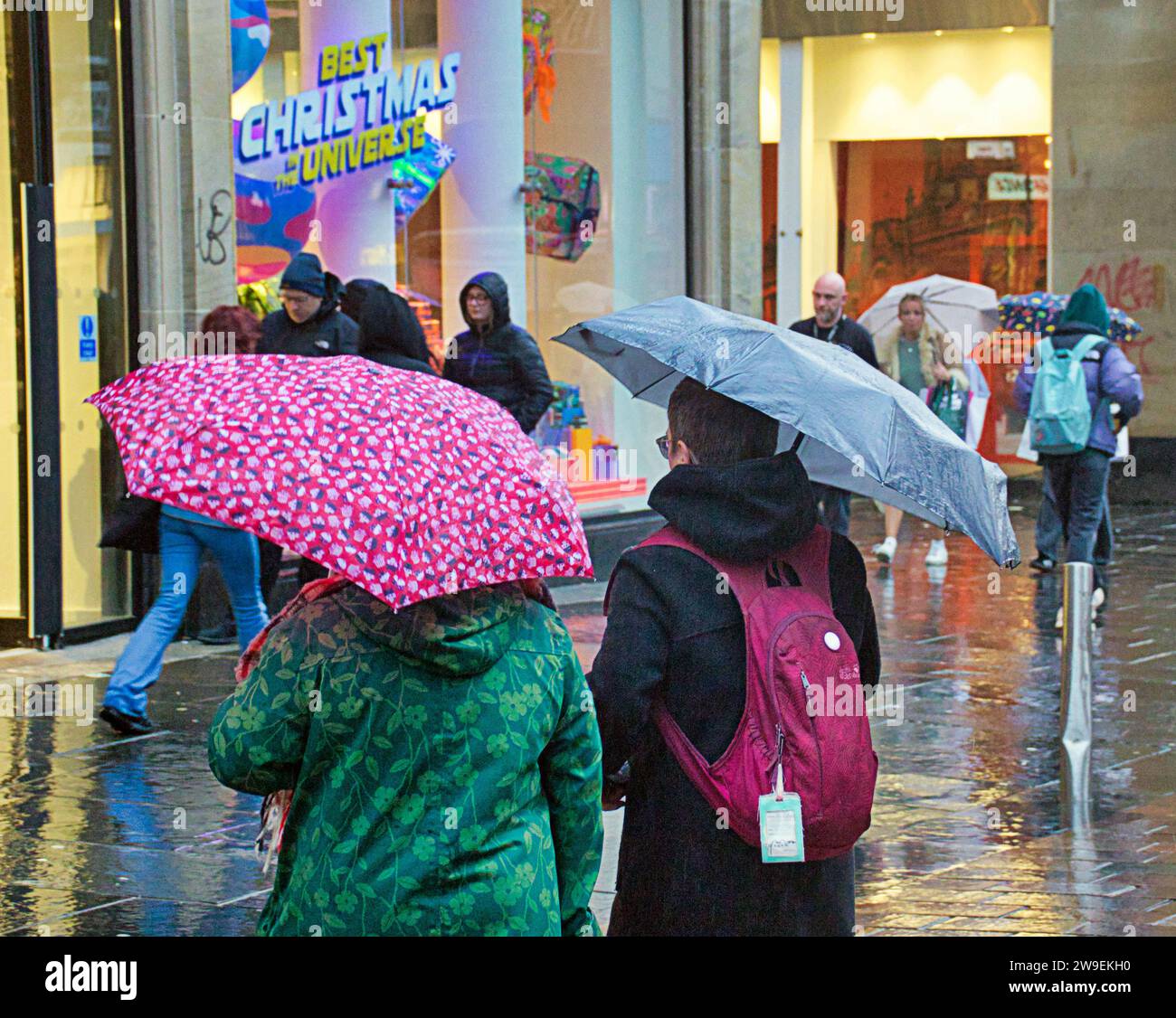 Glasgow, Scotland, UK. 27th December, 2023. UK Weather: Storm Gerrit ...