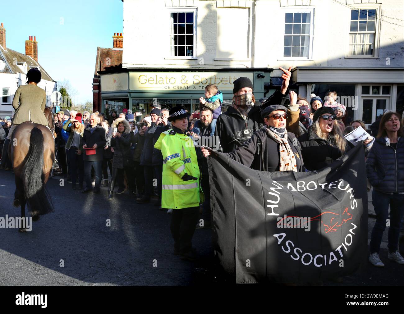Bungay, UK. 26th Dec, 2023. Hunt protesters hold a Hunt Saboteur ...