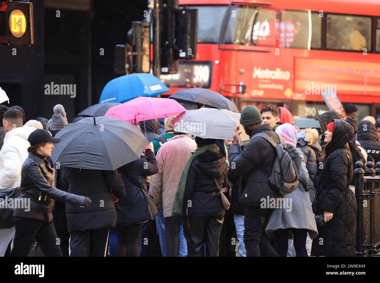Windy bus london hi-res stock photography and images - Alamy