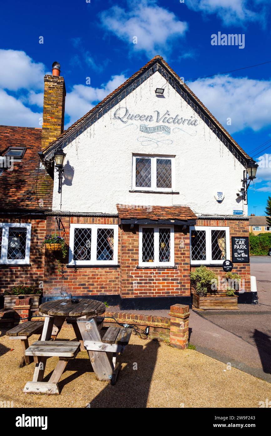 Queen Victoria pub, Theydon Bois, Essex, England Stock Photo - Alamy