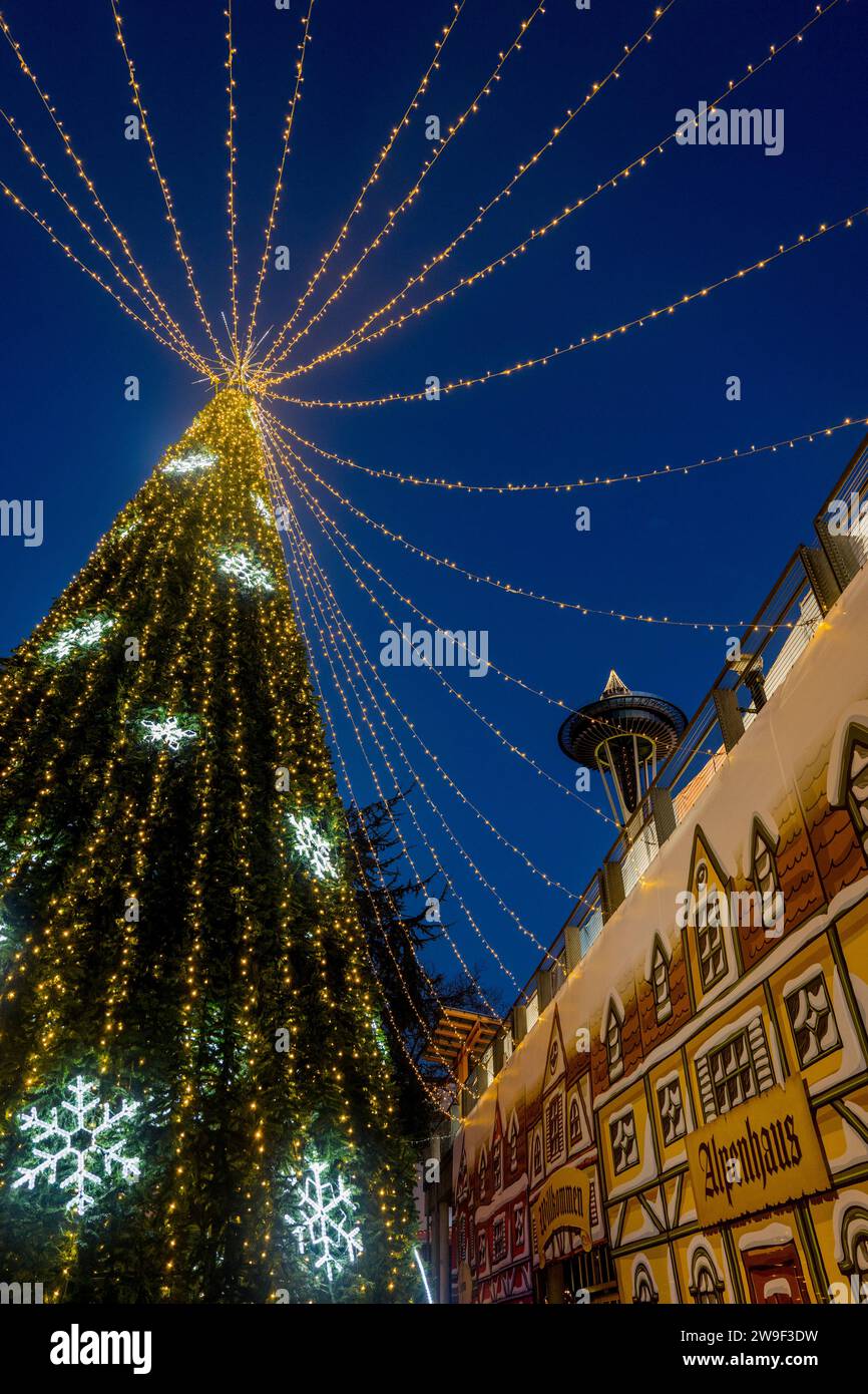 Seattle Christmas Market scene with the Christmas tree in front of the ...
