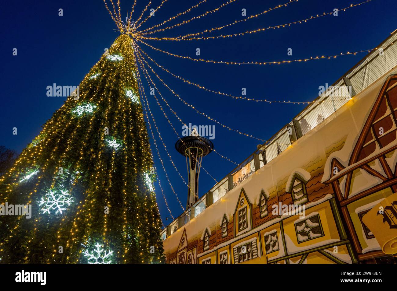Seattle Christmas Market scene with the Christmas tree in front of the ...