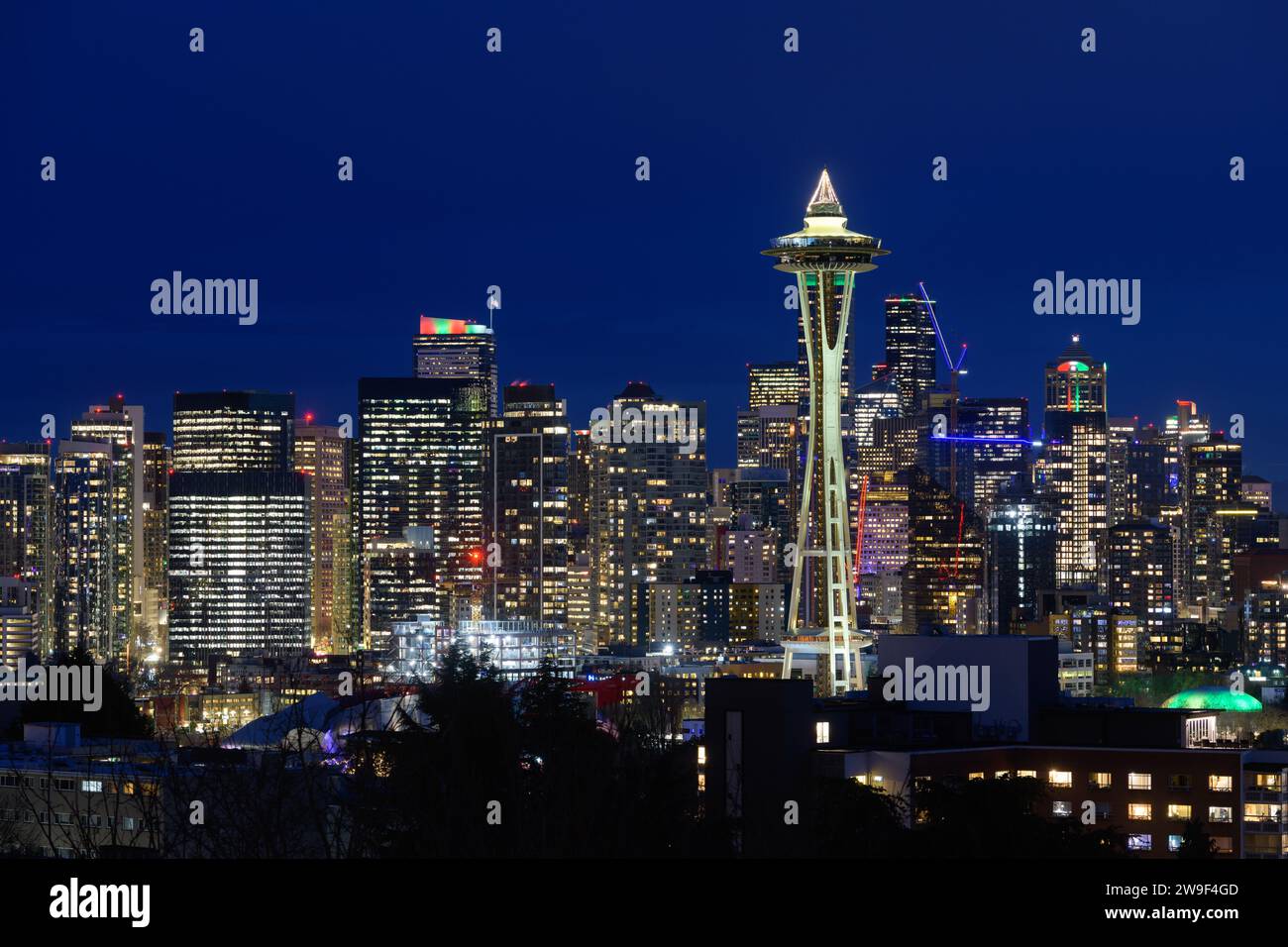 Seattle cityscape night washington hi-res stock photography and images ...
