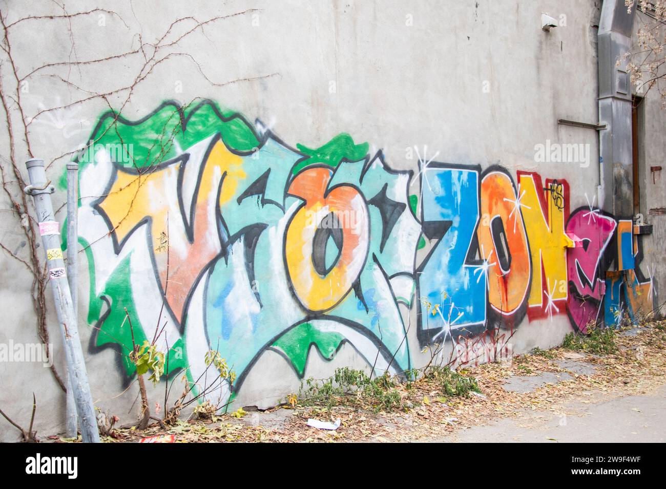 Zone graffiti in downtown Montreal, Quebec, Canada Stock Photo - Alamy