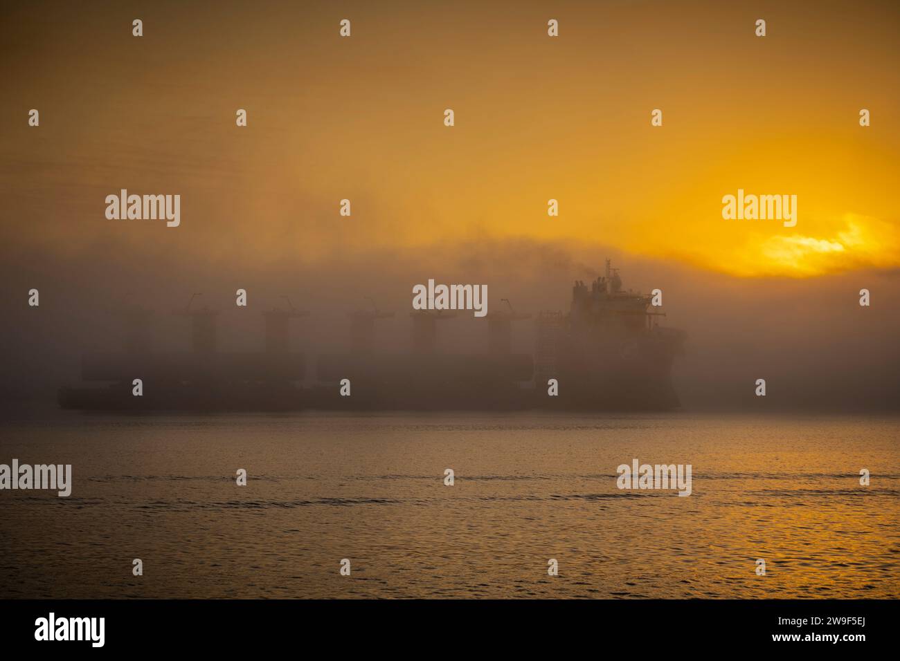 Heavy lift vessel GPO Emerald delivering offshore windmill components ...