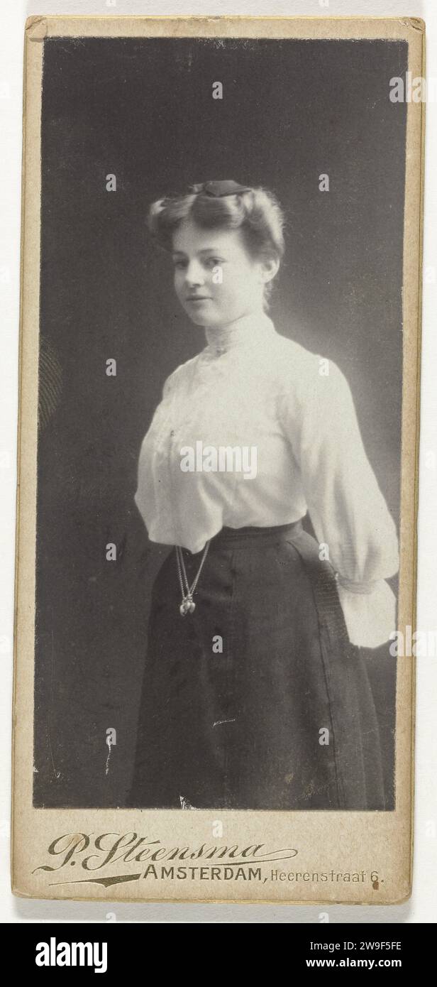 Portrait of a young woman, c. 1910 - c. 1920 Photograph. visit card ...