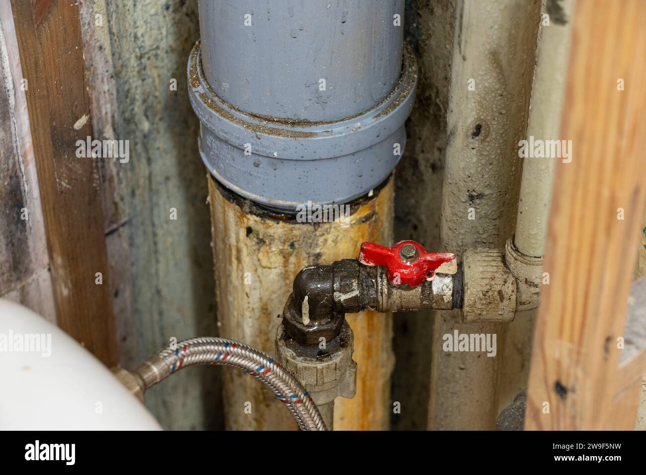 Joint in plastic water pipe hi-res stock photography and images - Alamy