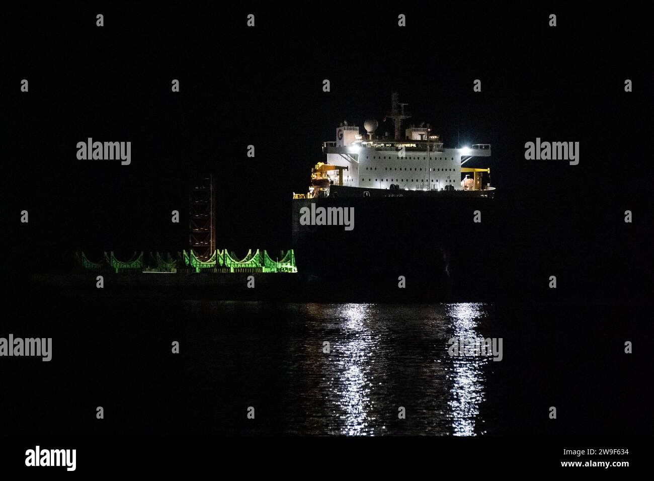 Heavy lift vessel GPO Grace delivering offshore windmill components to ...