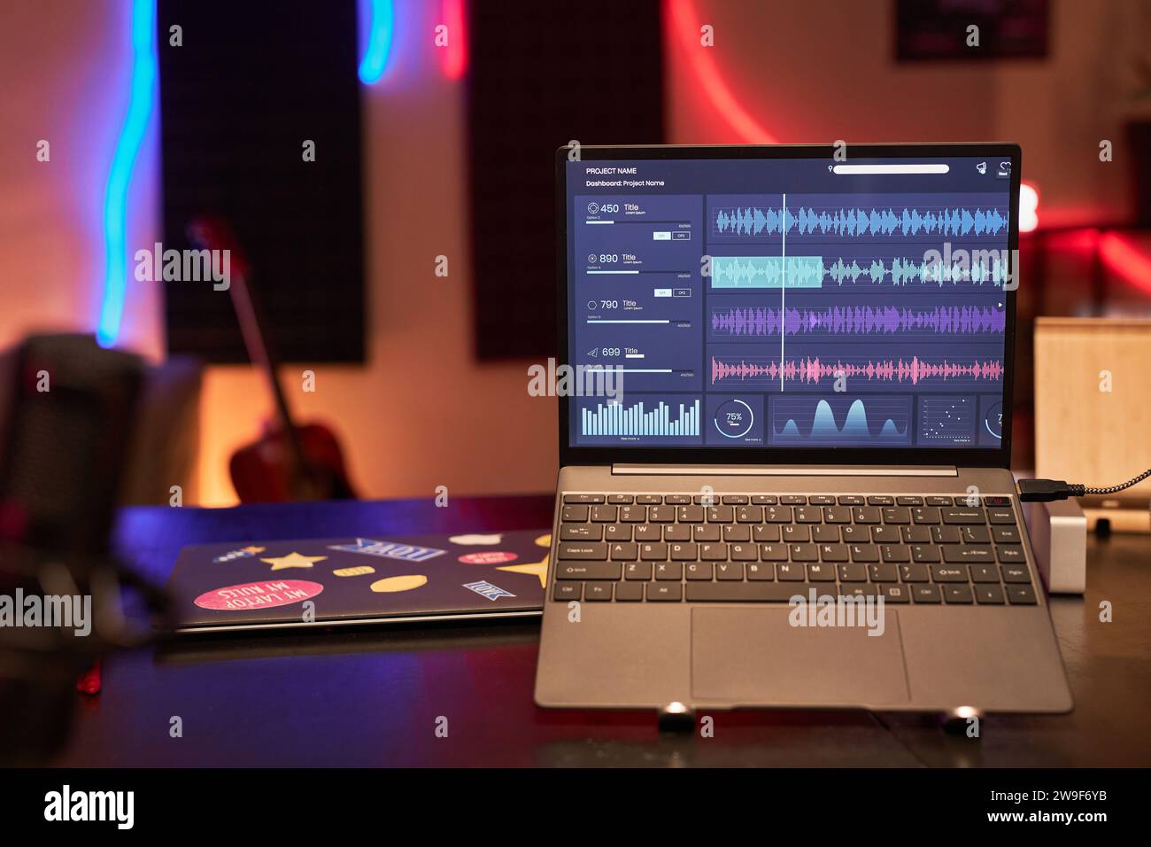 Music tracks screen hi-res stock photography and images - Alamy