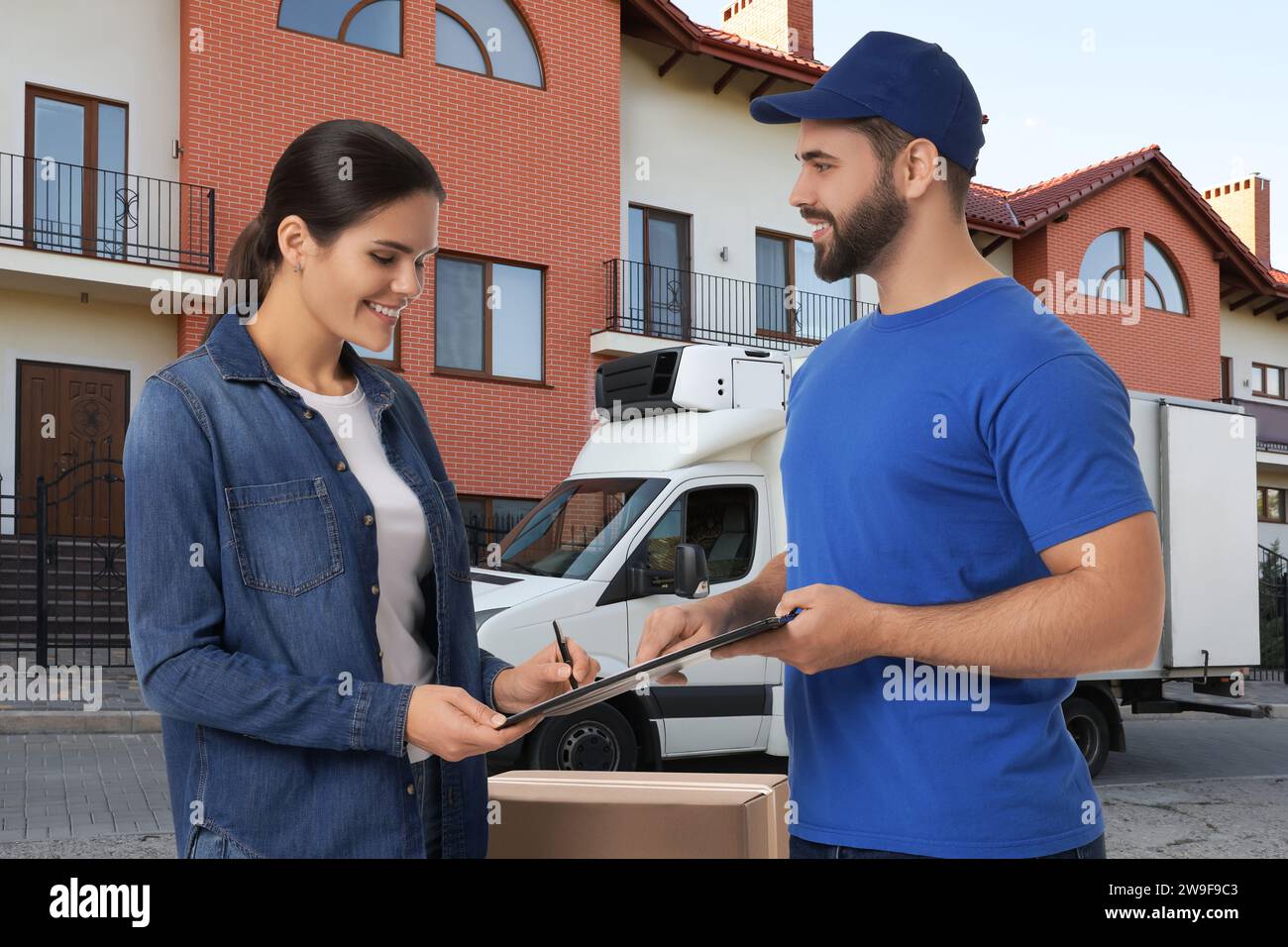 Woman signing receipt delivery hi-res stock photography and images - Alamy