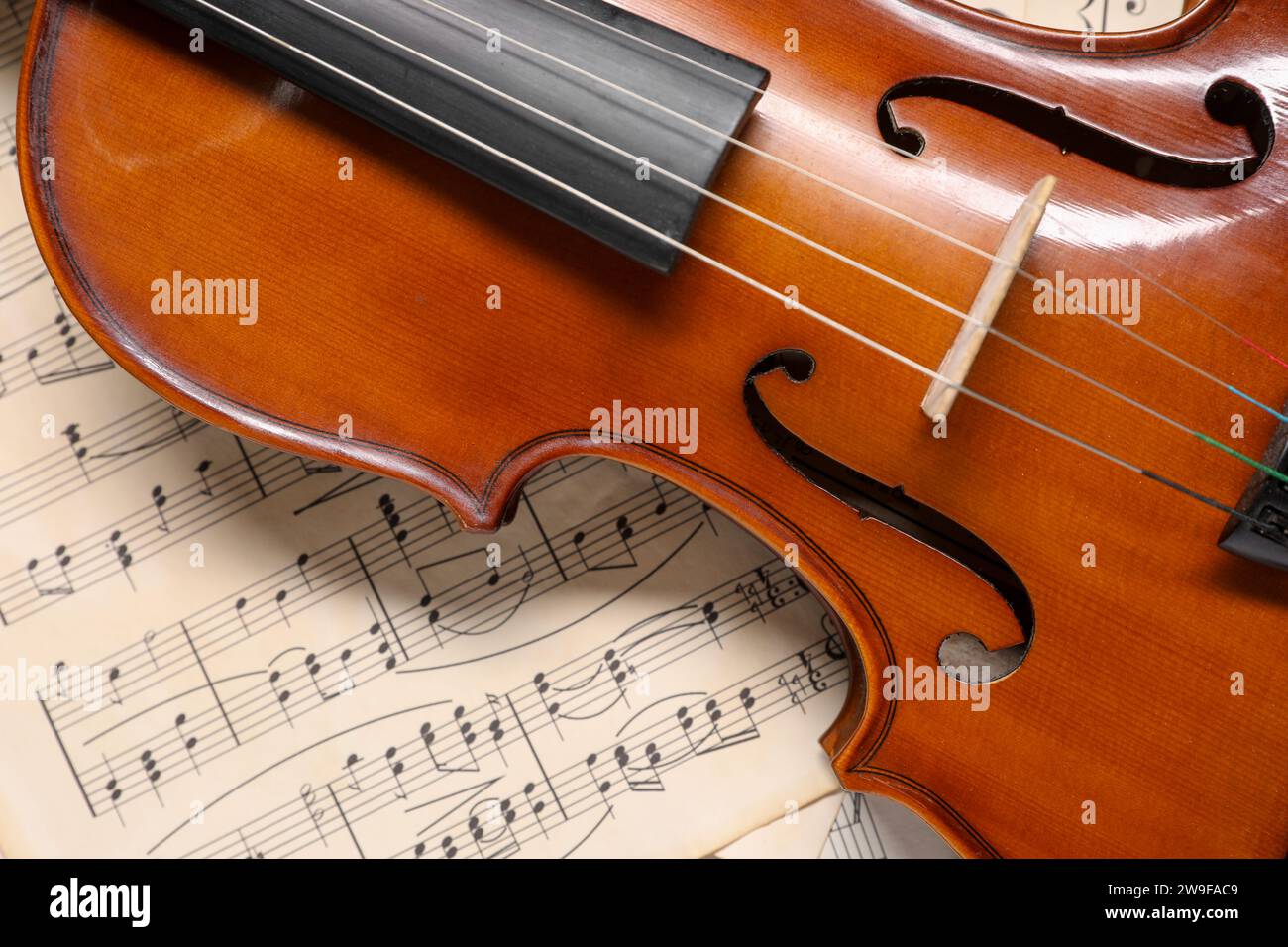 Classic violin on music sheets, top view Stock Photo - Alamy