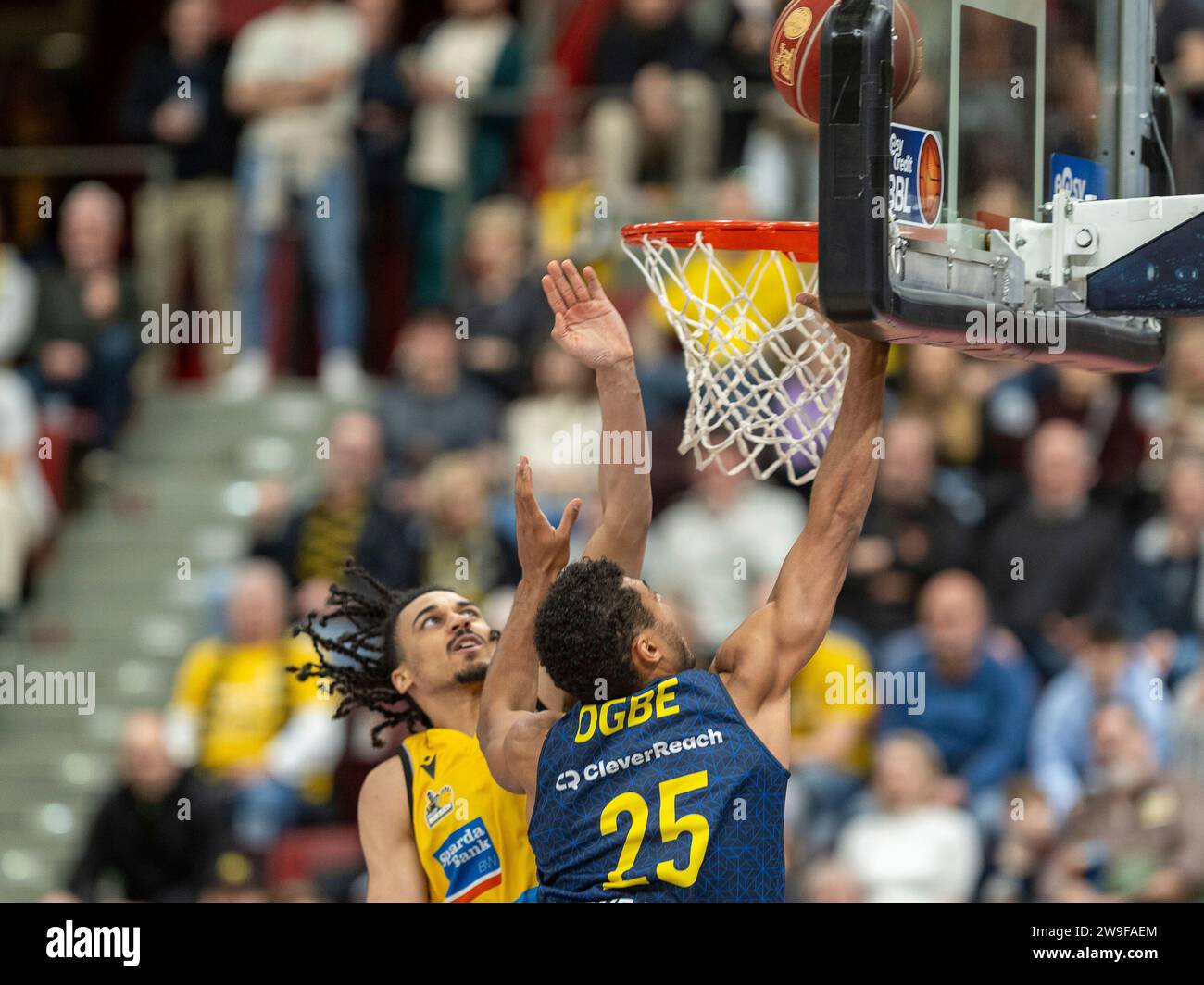Kenneth ogbe ewe baskets oldenburg hi-res stock photography and images ...