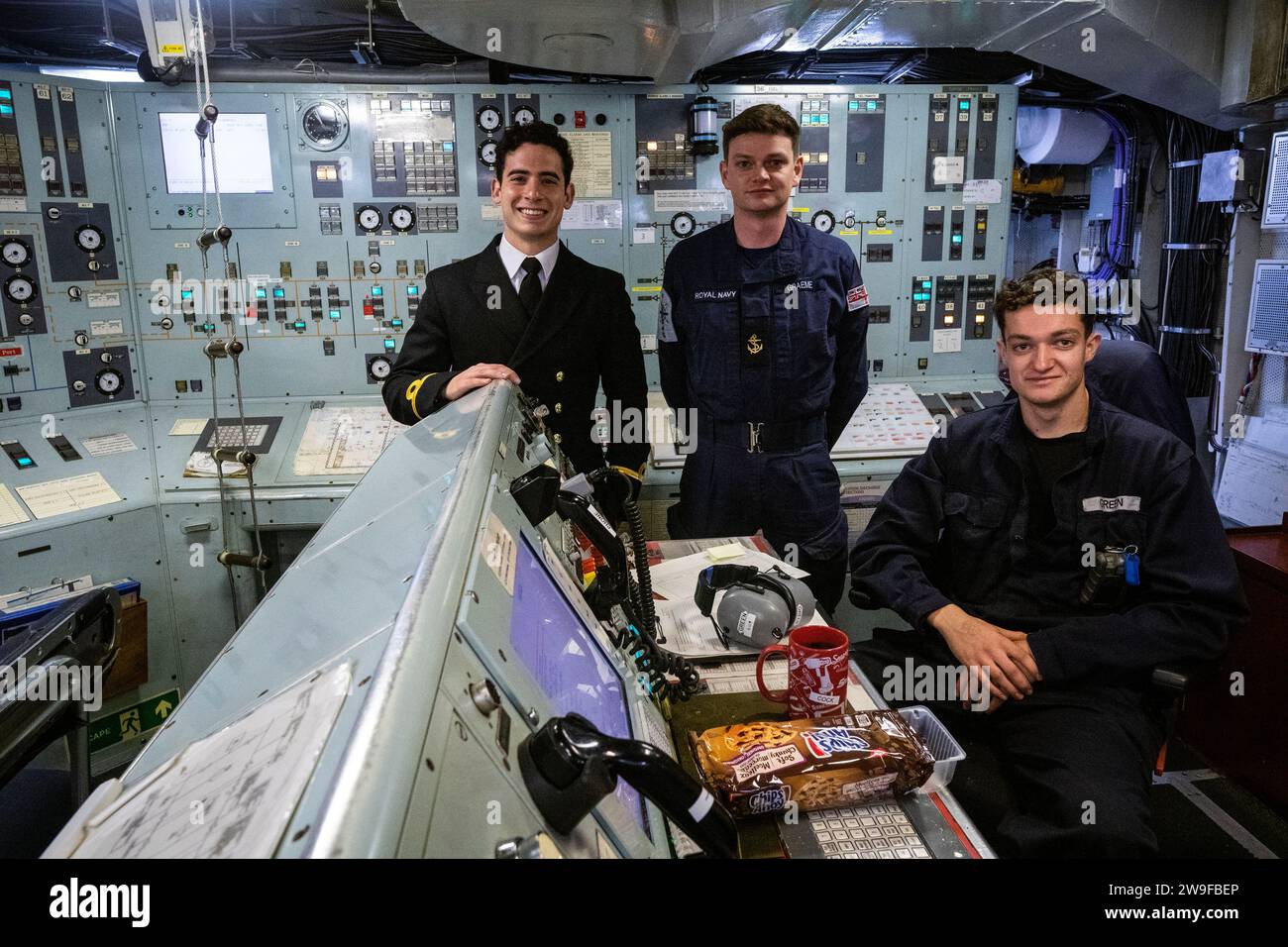 Royal Navy Duke-class antisubmarine frigate HMS Portland during Fleet ...