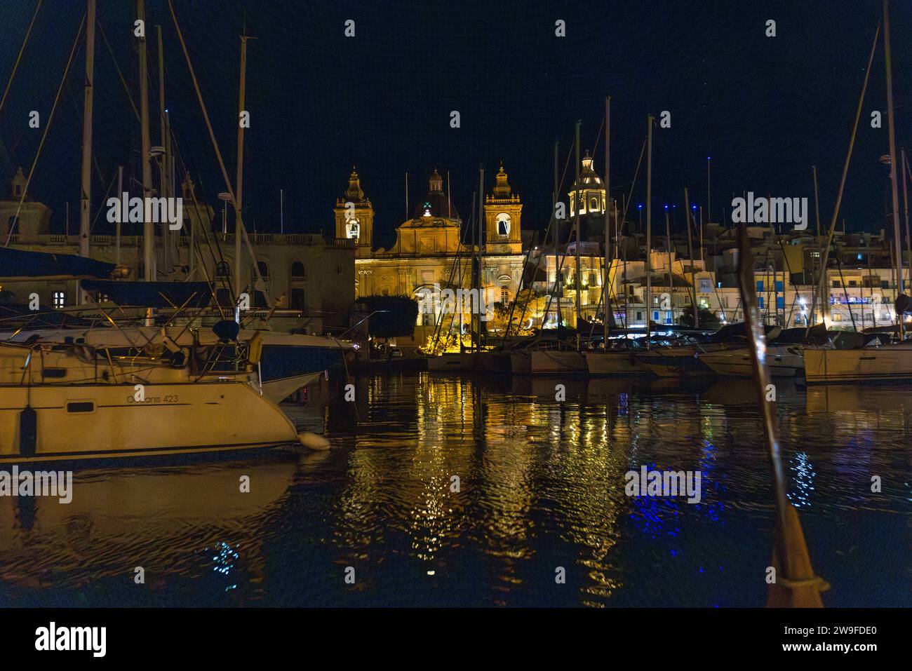 Night crossing with a small ferry from Valletta to the Three Cities ...