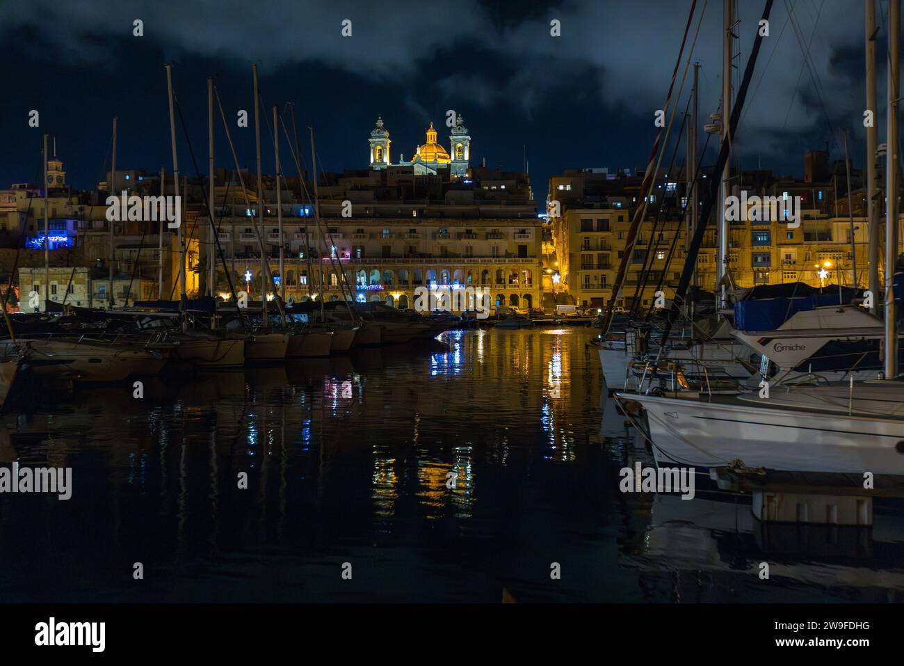 Pre-Christmas atmosphere at night in Birgu, Malta Stock Photo - Alamy