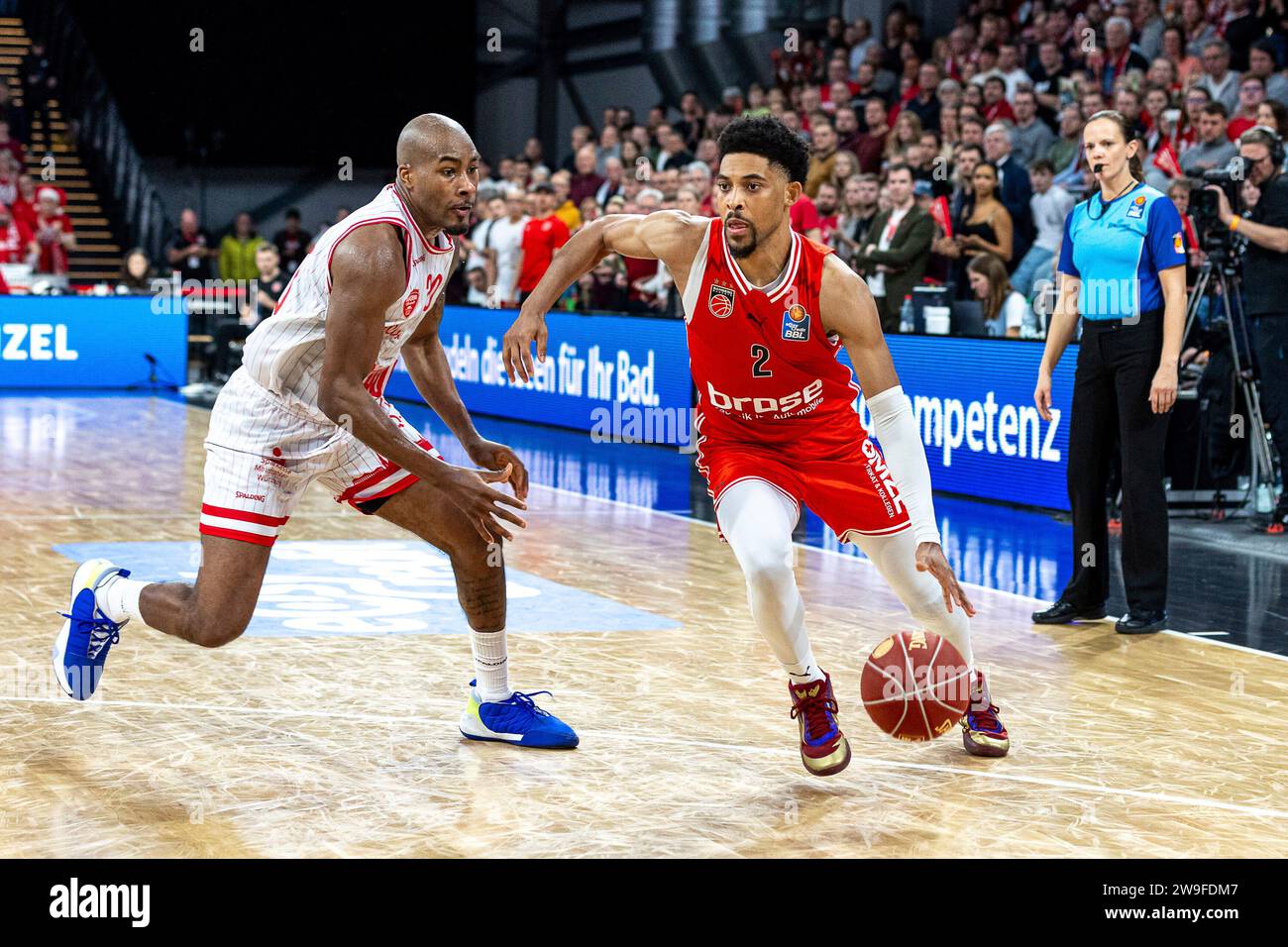 Bamberg, Deutschland. 27th Dec, 2023. Javon Bess (Wuerzburg Baskets ...