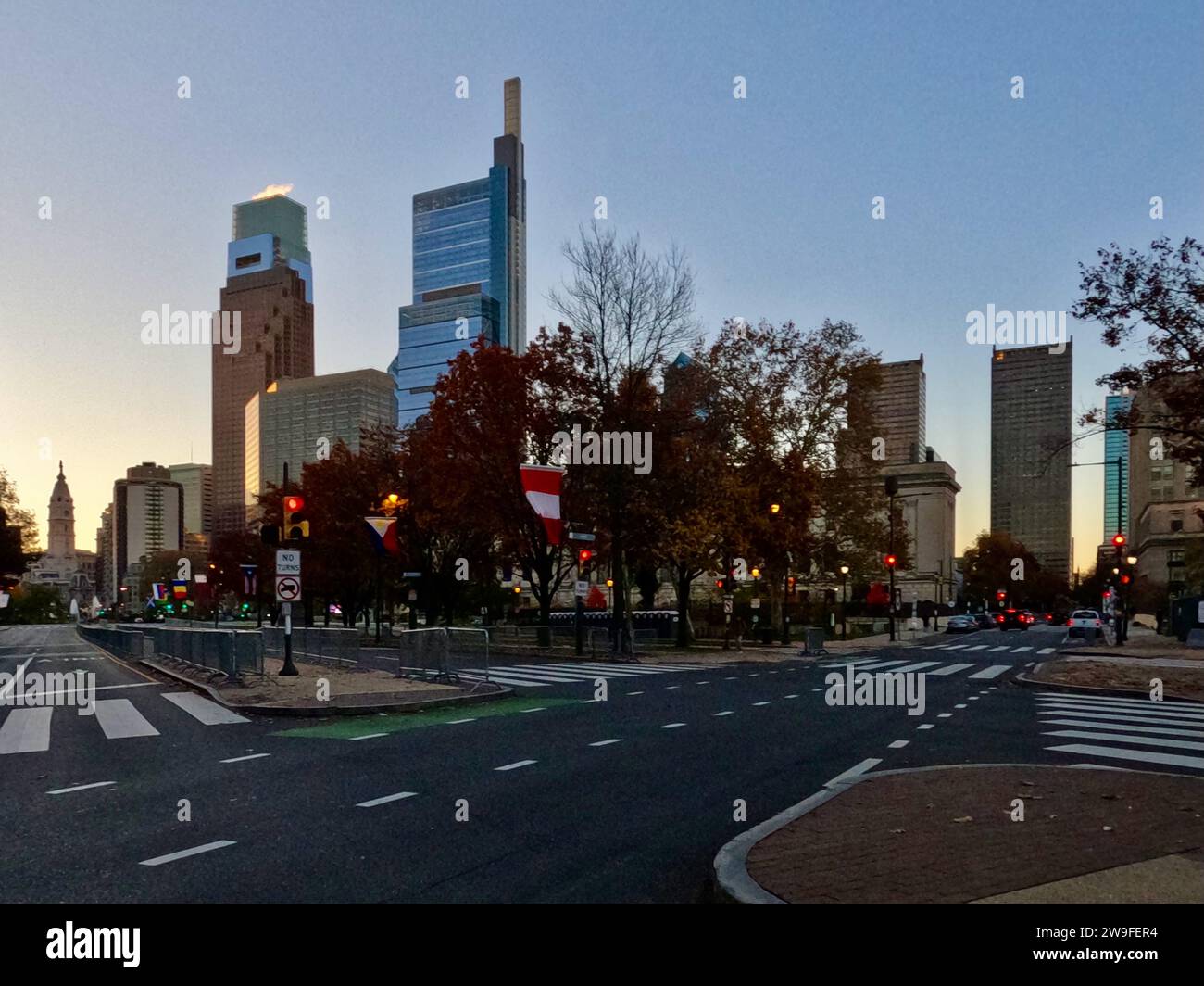 The Philadelphia skyline rises off the Benjamin Franklin Parkway Stock ...