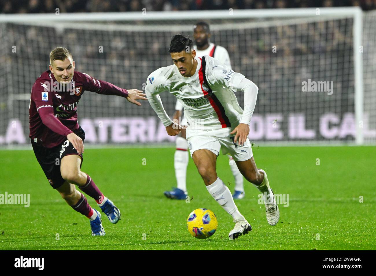 Tijjani Reijnders of AC Milan and Mateusz Legowski of US Salernitana ...