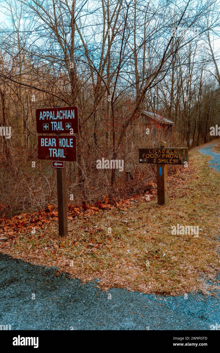 Pathway signage hi-res stock photography and images - Alamy