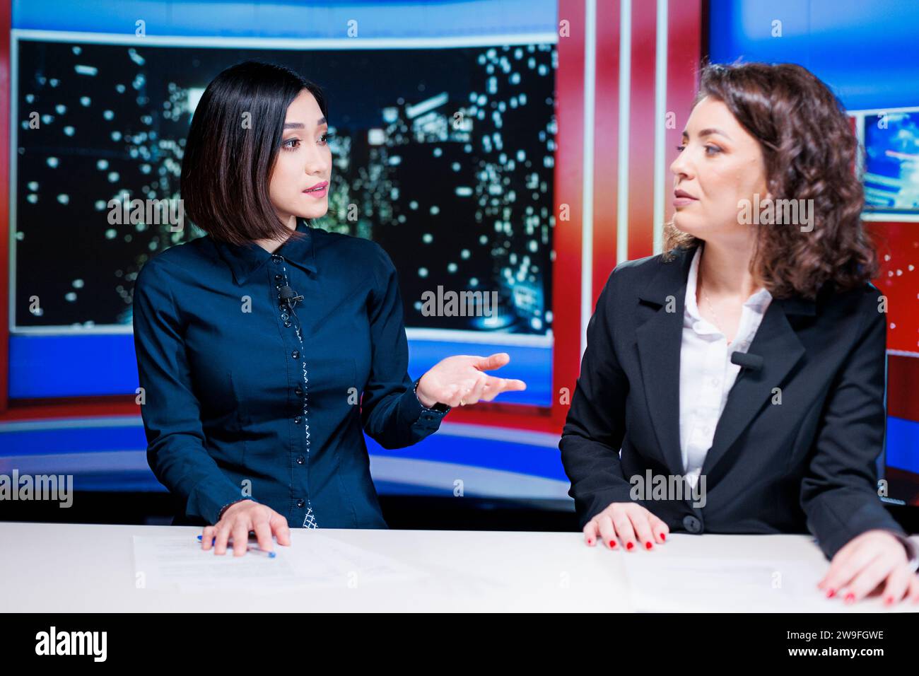 Women tv presenters hi-res stock photography and images - Alamy