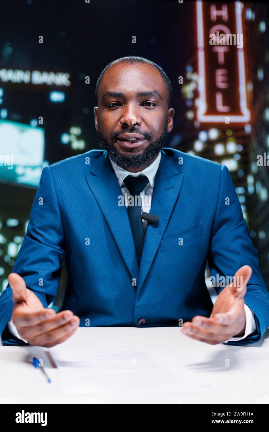 American broadcaster tv presenter hi-res stock photography and images ...