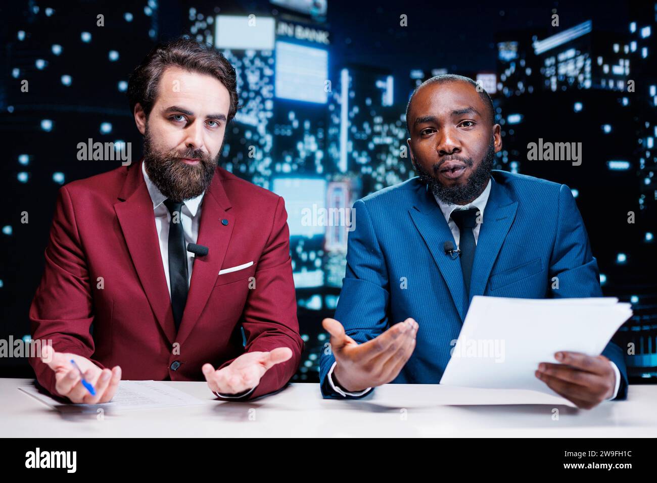 African news reporter team hi-res stock photography and images - Alamy