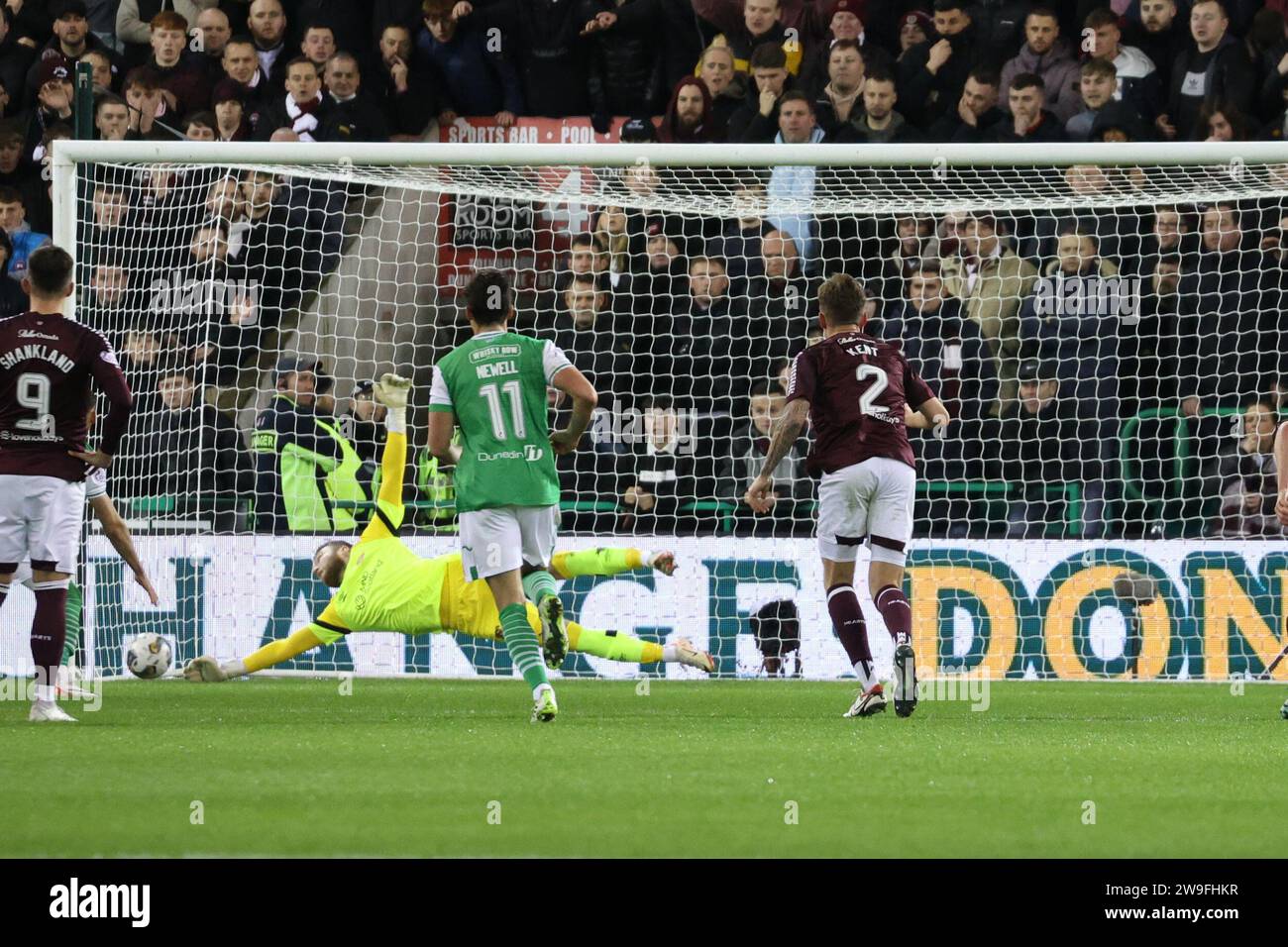 Edinburgh derby hearts keeper zander clark hi-res stock photography and ...
