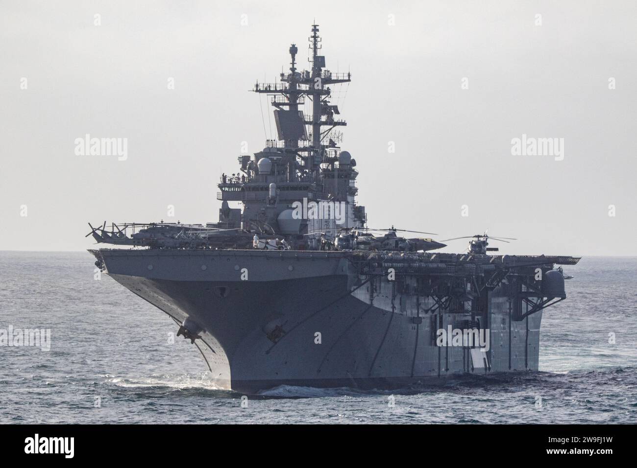 The Wasp-class amphibious assault ship USS Boxer (LHD 4) transits the ...