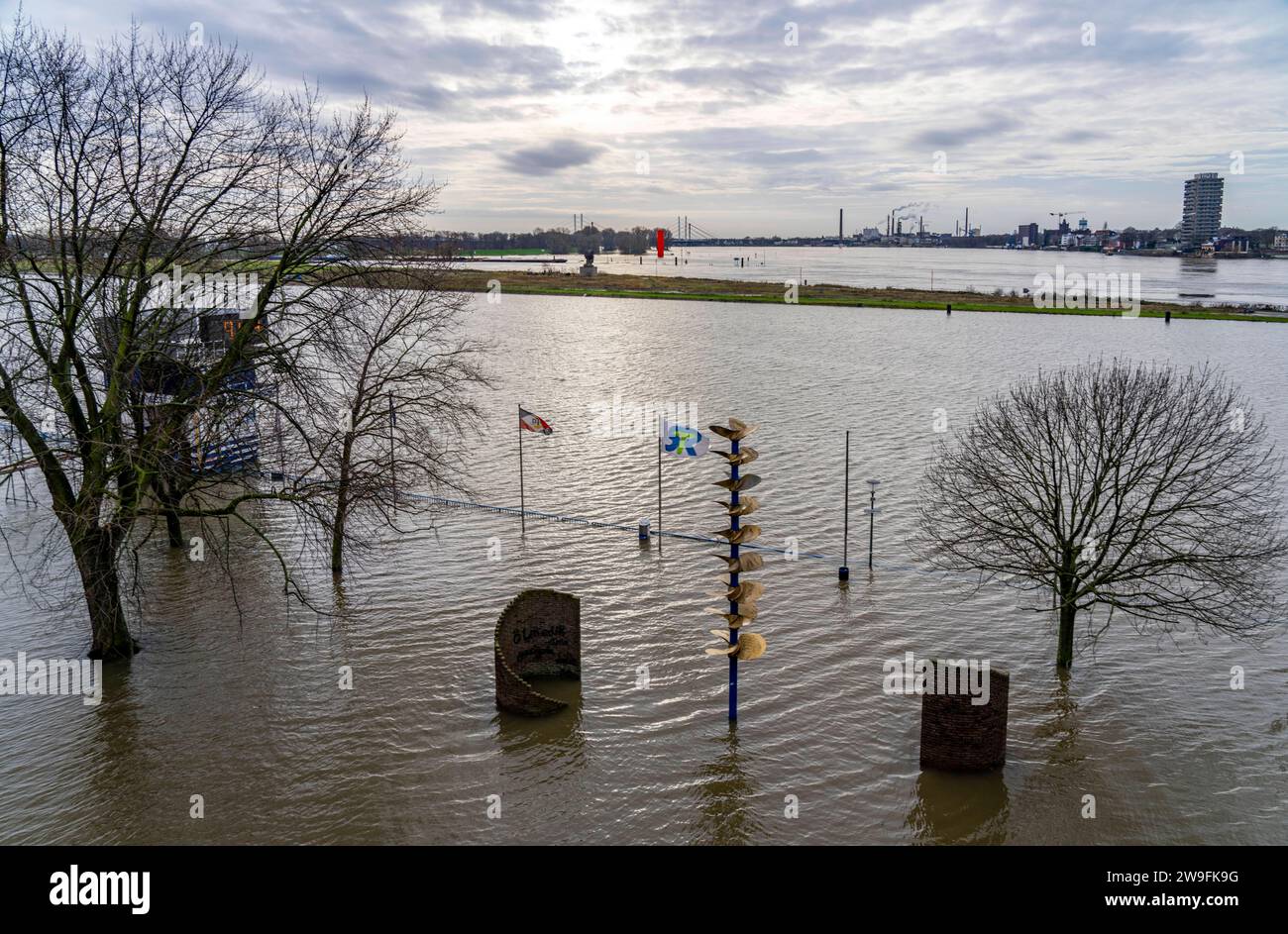 Hochwasser am Rhein bei Duisburg, Vinckekanal bei Duisburg-Homberg ...