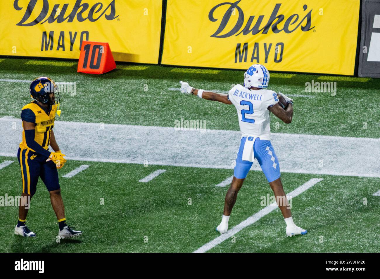 Charlotte, NC, USA. 27th Dec, 2023. North Carolina Tar Heels wide ...