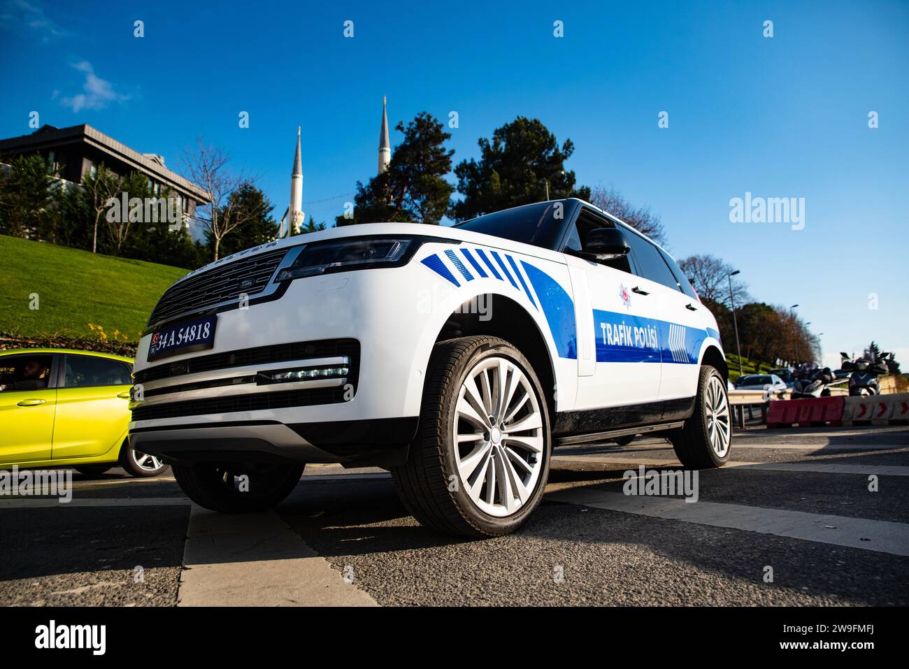 Police car range rover hi-res stock photography and images - Alamy