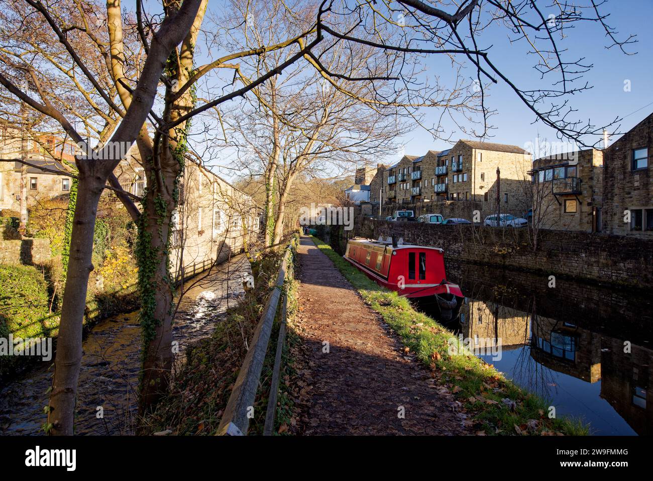 Skipton canal side path hi-res stock photography and images - Alamy