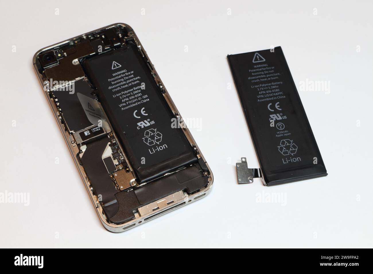 Internal inside view of Iphone 4s with replacement lithium ion polymer ...
