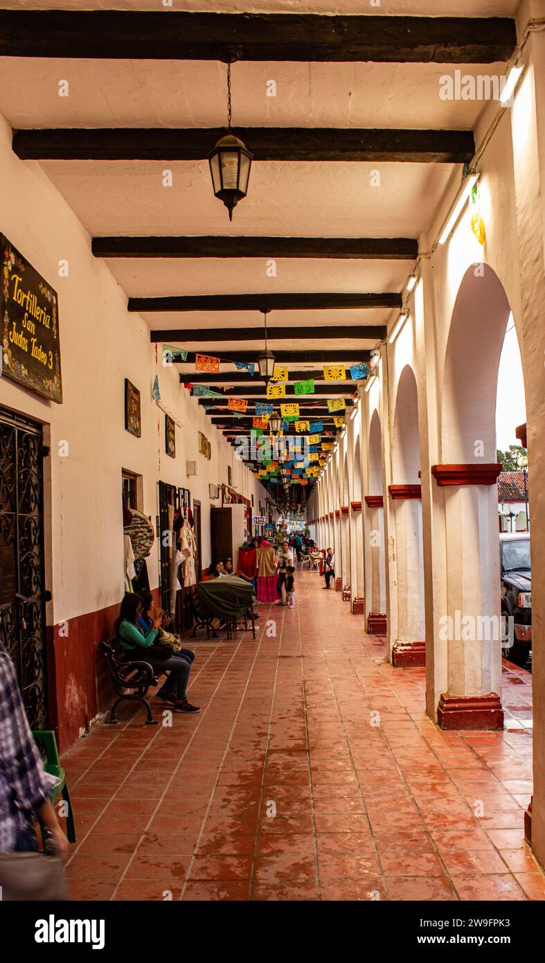 Fuente de la pila hi-res stock photography and images - Alamy