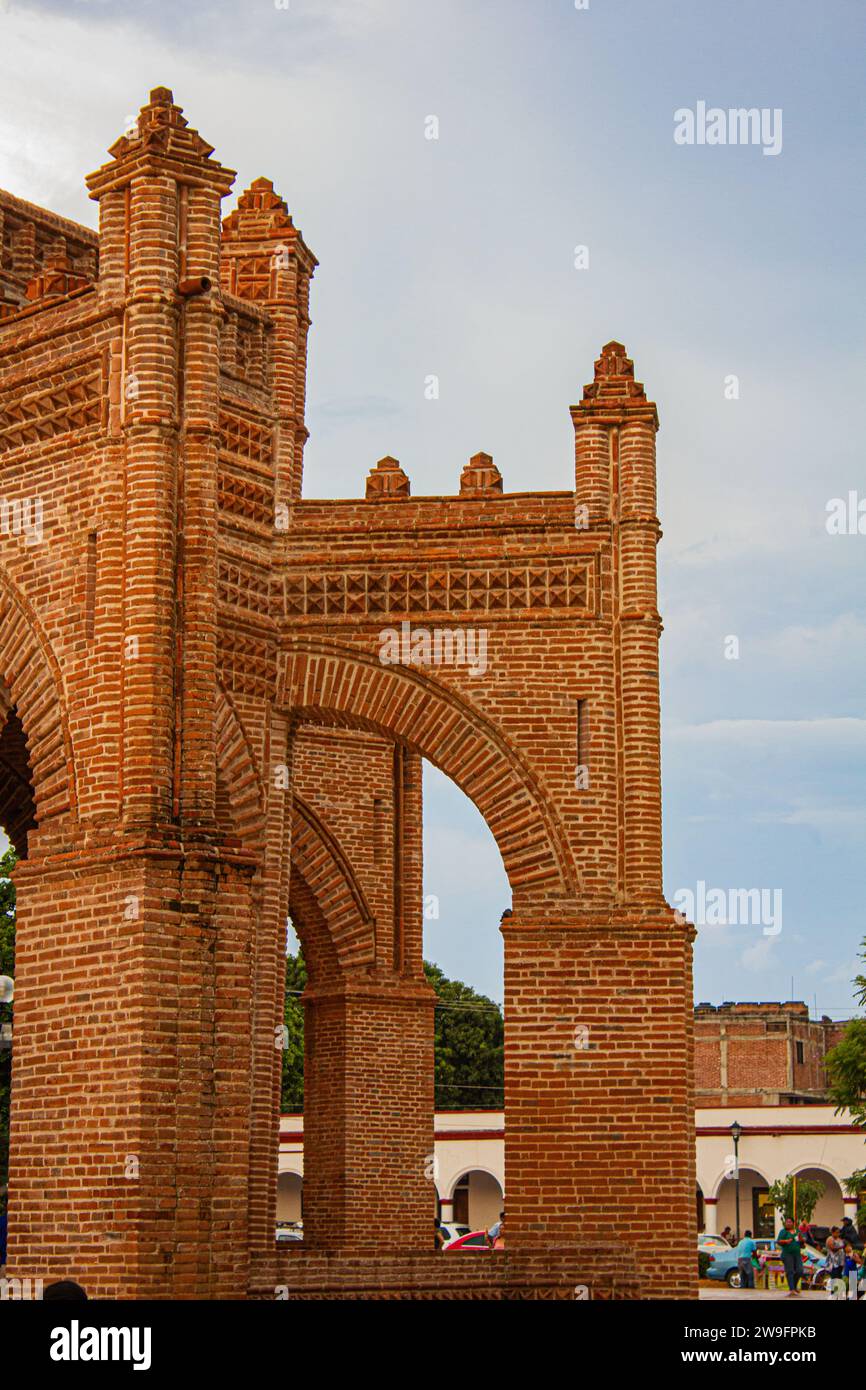 Pillars of Chiapas: Vertical Slice of Fuente de la Pila, Chiapa de ...