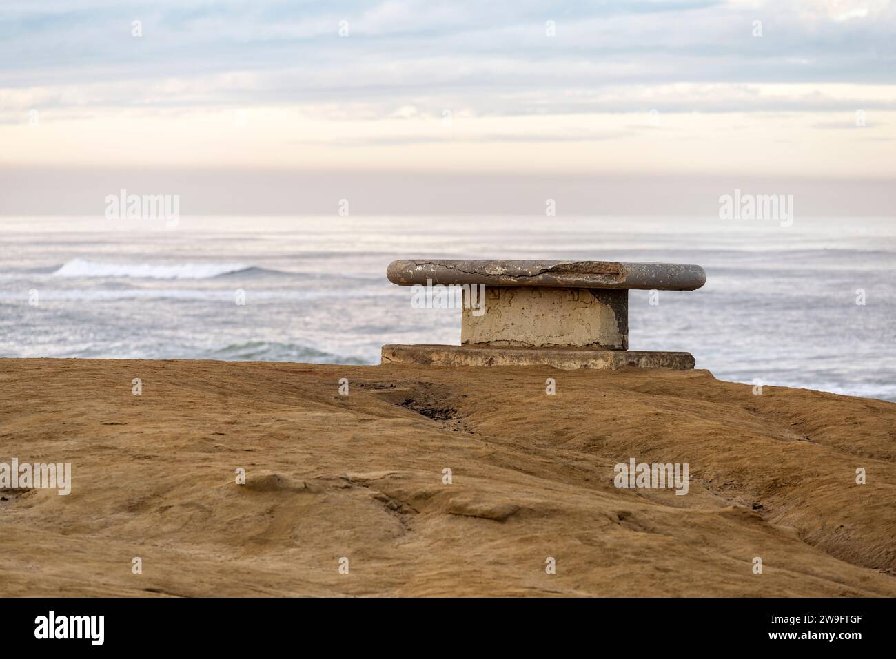 An empty bench above the sea. Sunset Cliffs Natural Park in San Diego ...