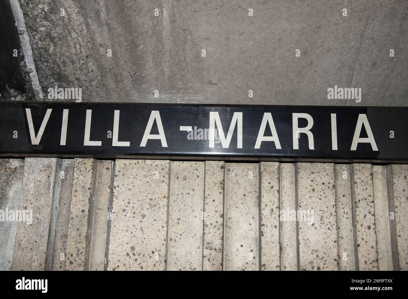 Montreal subway signage hi-res stock photography and images - Alamy