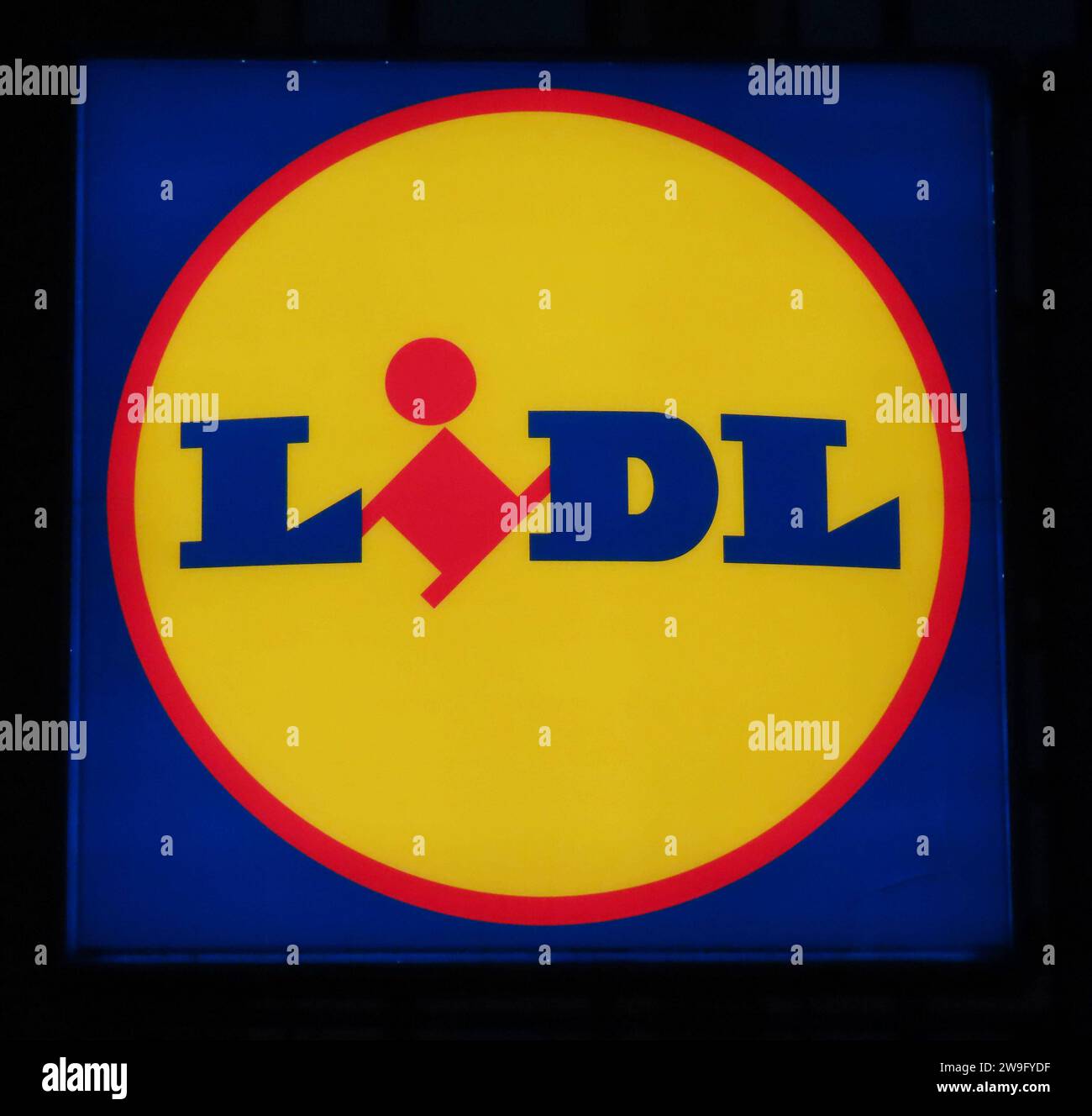 LIDL Logo Aussenwerbung an Filiale LIDL Logo Leuchtwerbung an Filiale ...