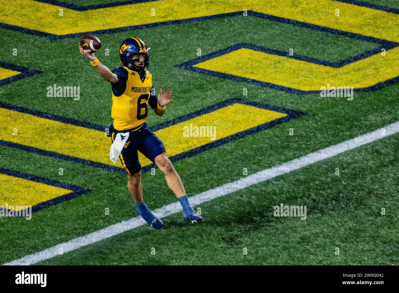 Charlotte, NC, USA. 27th Dec, 2023. West Virginia Mountaineers ...