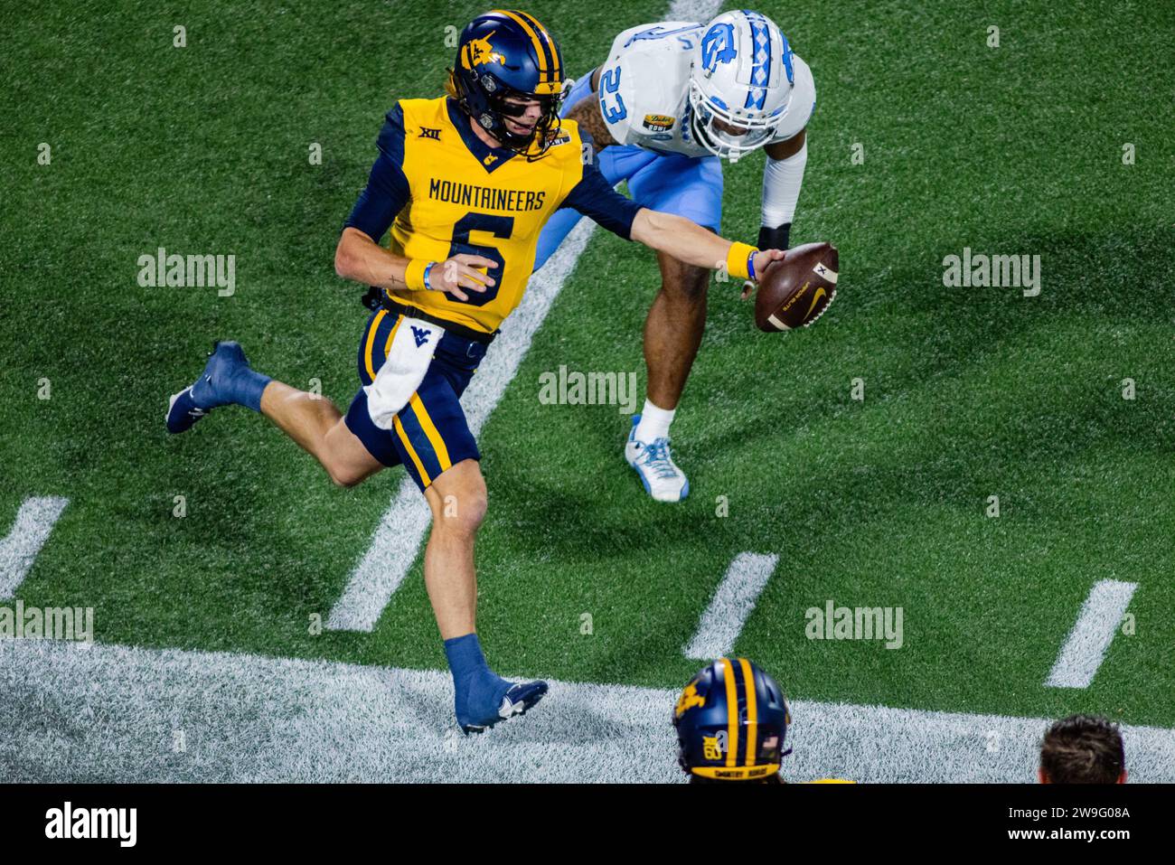 Charlotte, NC, USA. 27th Dec, 2023. West Virginia Mountaineers ...