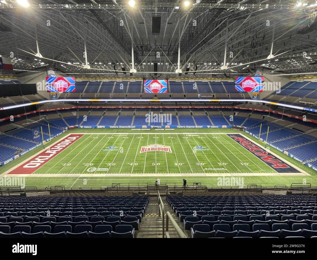San Antonio, TX, USA: A general view of the field at the Alamodome ...